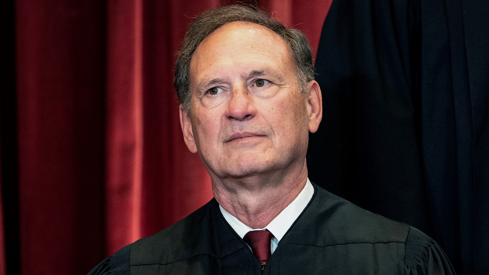Justice Alito's home flew upside down flag after Jan. 6 | 12newsnow.com