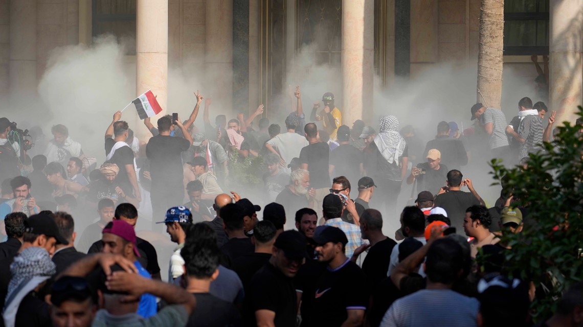 Iraqi cleric's followers told to stand down after violence | 12newsnow.com
