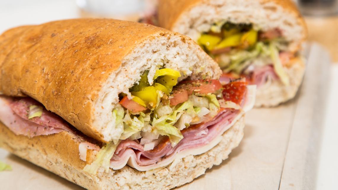 This chain dethroned Chick-fil-A as America's favorite fast-food chain ...