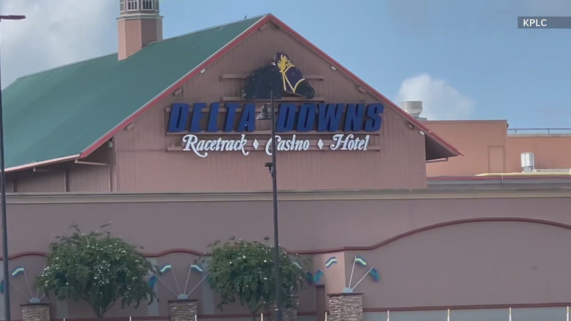ICE raid at Delta Downs leads to 84 arrests | 12newsnow.com