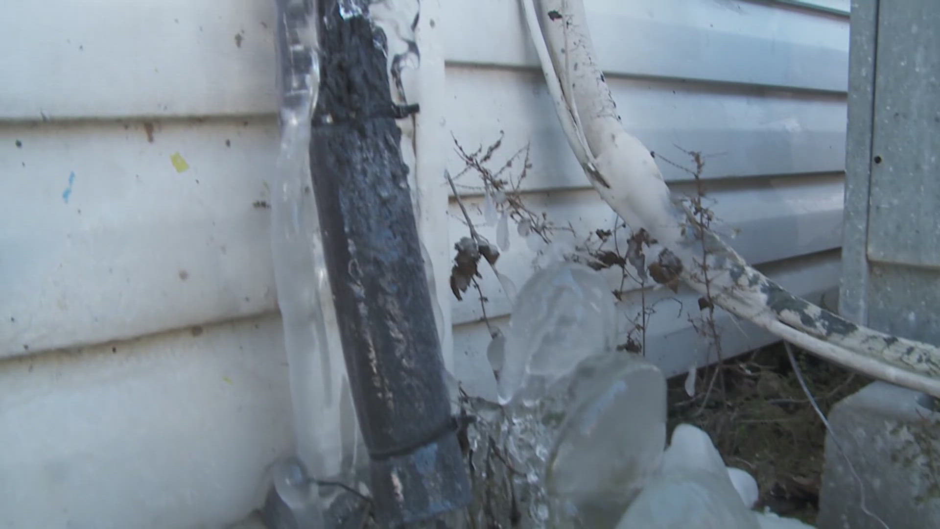 Plumber shares crucial tips to prevent pipe bursts in Texas cold snap ...