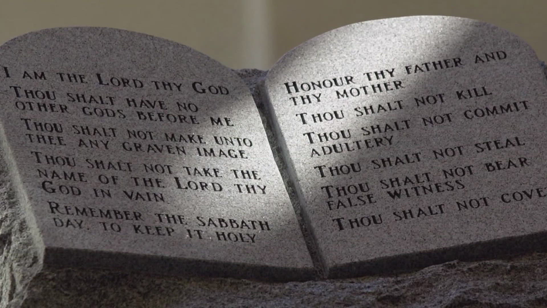 SE Texas school district react to new law requiring Ten Commandments display | 12newsnow.com