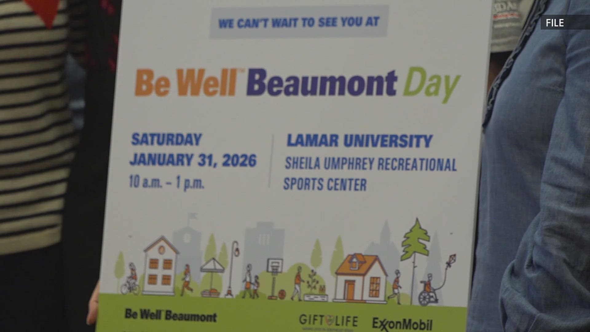 US applications for jobless benefits, a proxy for layoffs, tick down to ...