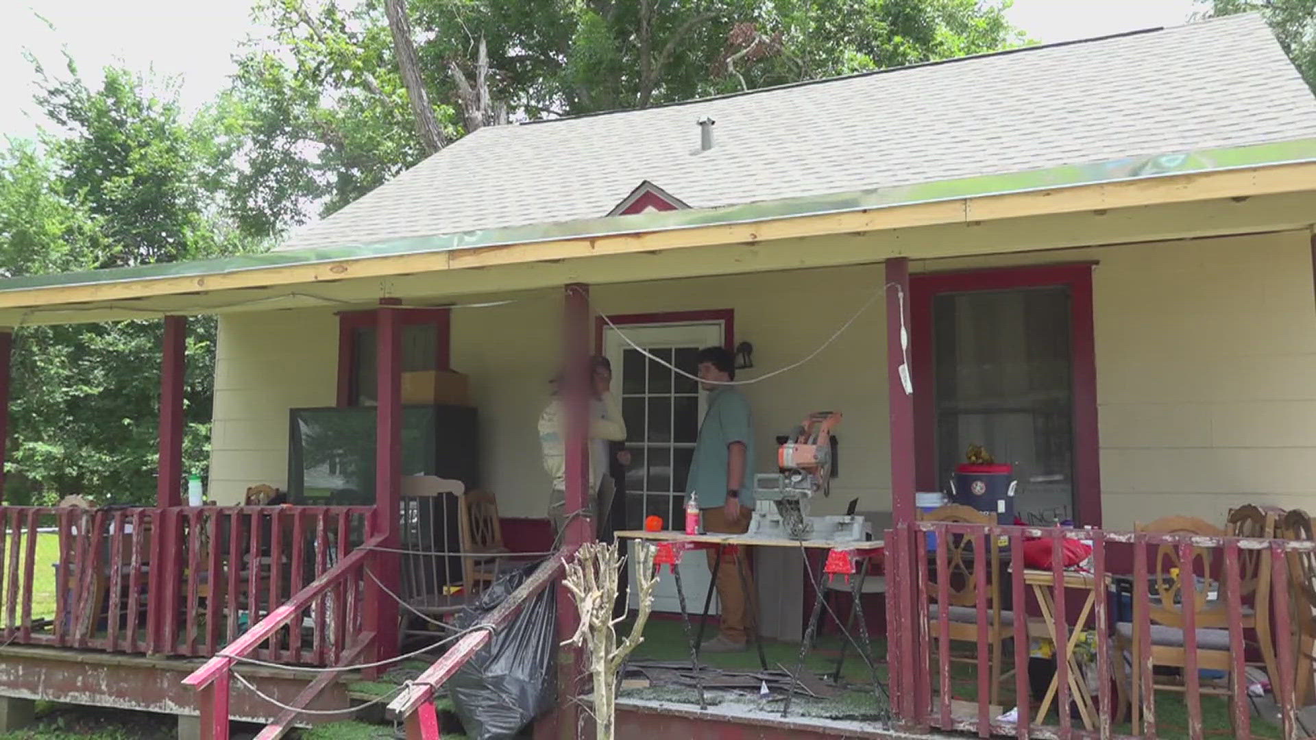 Young volunteers help rebuild Southeast Texas homes after natural ...