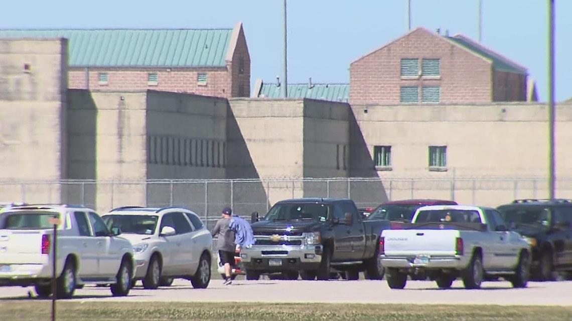 Authorities search for two men near Beaumont federal prison | 12newsnow.com