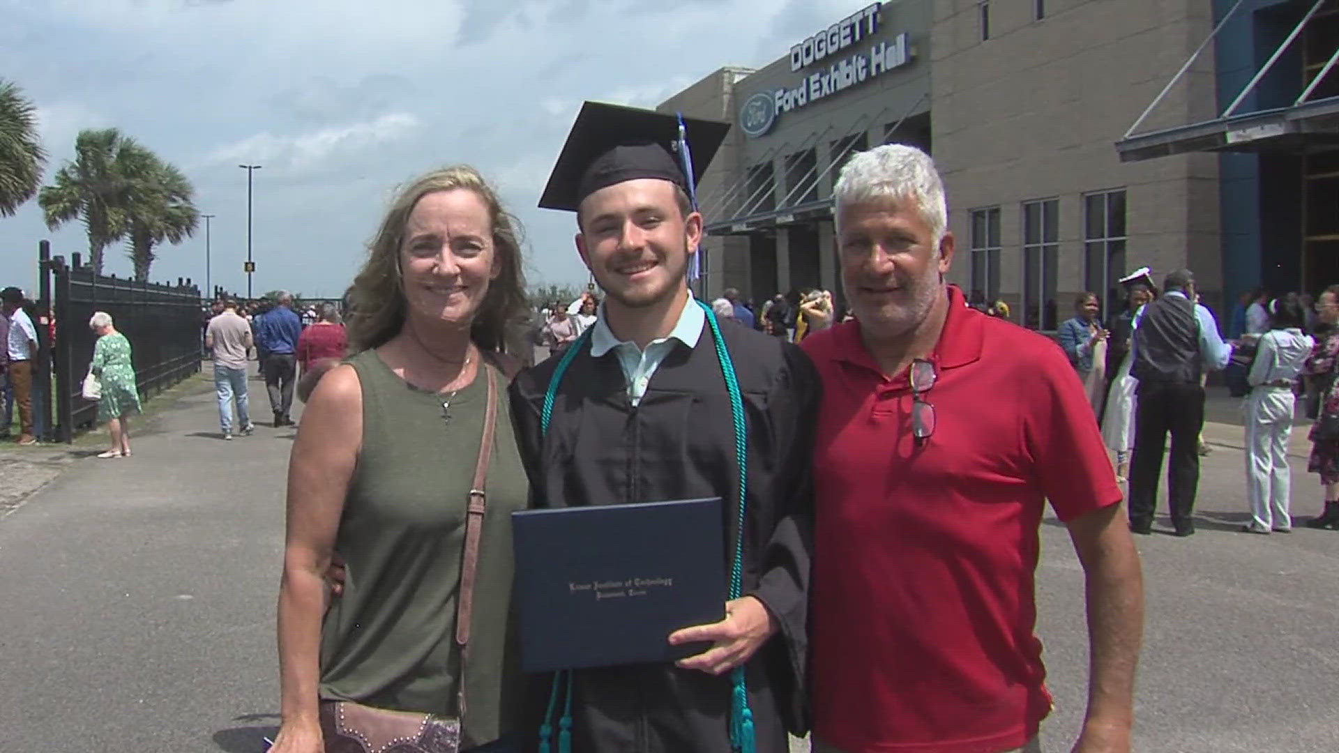 High Island senior to graduate with two associate degrees | 12newsnow.com