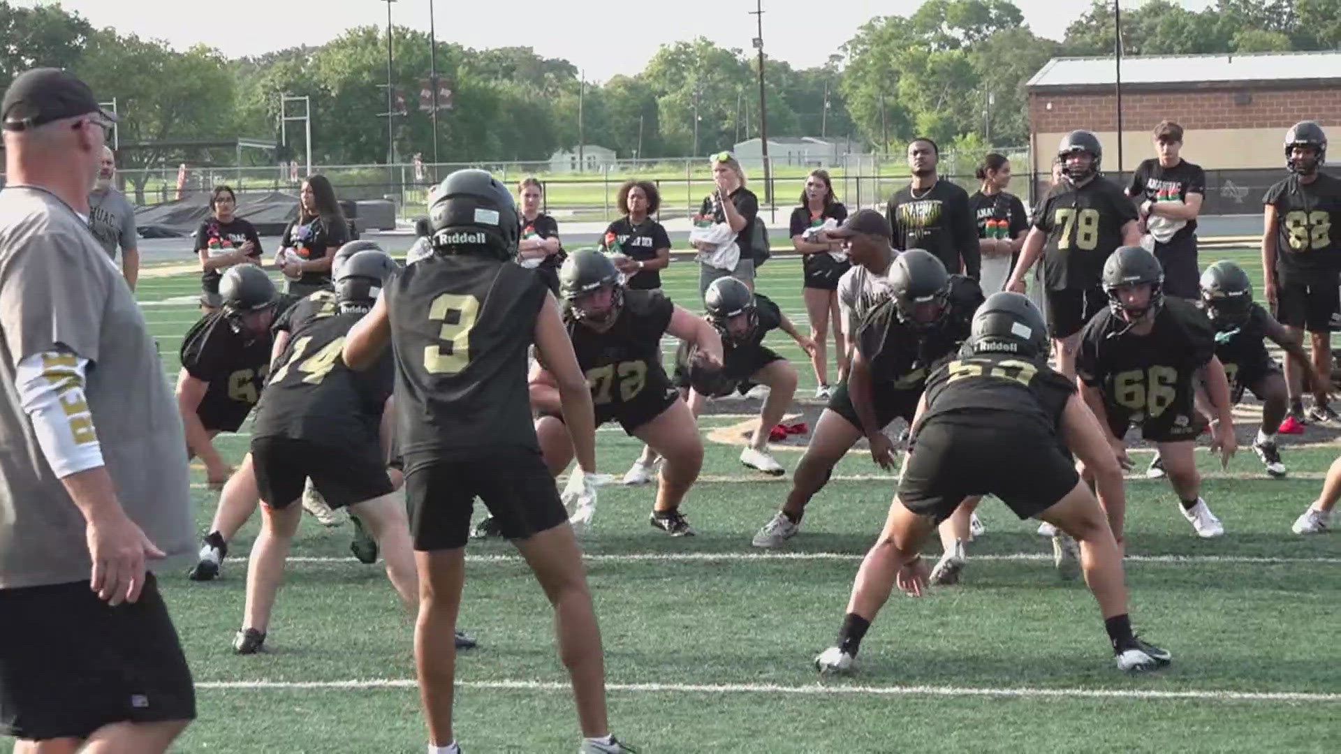 Anahuac Panthers aim for 2025 playoffs with veteran core | 12newsnow.com