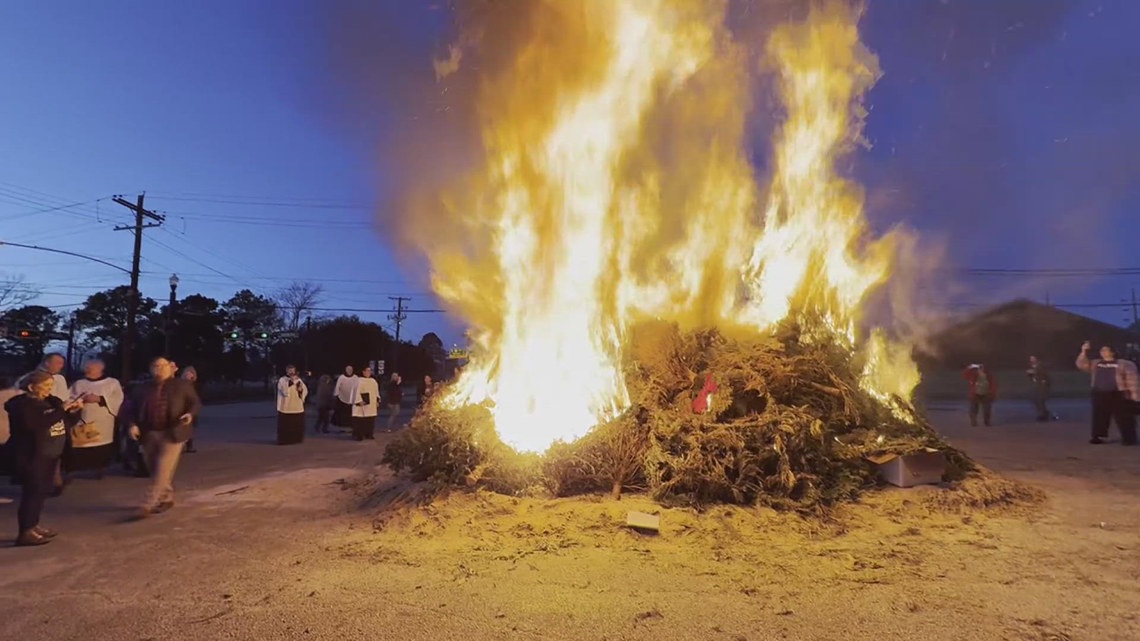 St. Marks Episcopal Church hosts annual 'Burning of the Greens' event ...