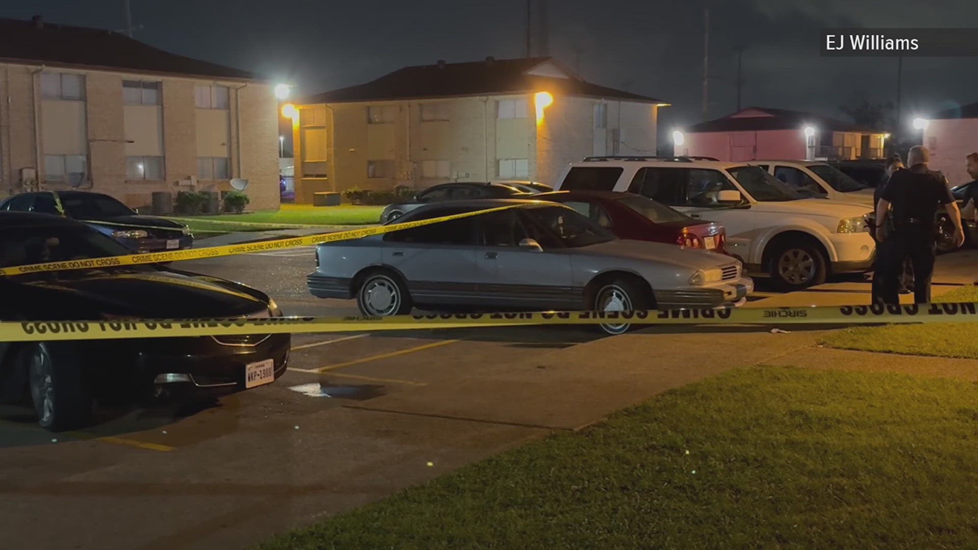 Video captures shooting that injured two at Beaumont apartment complex ...