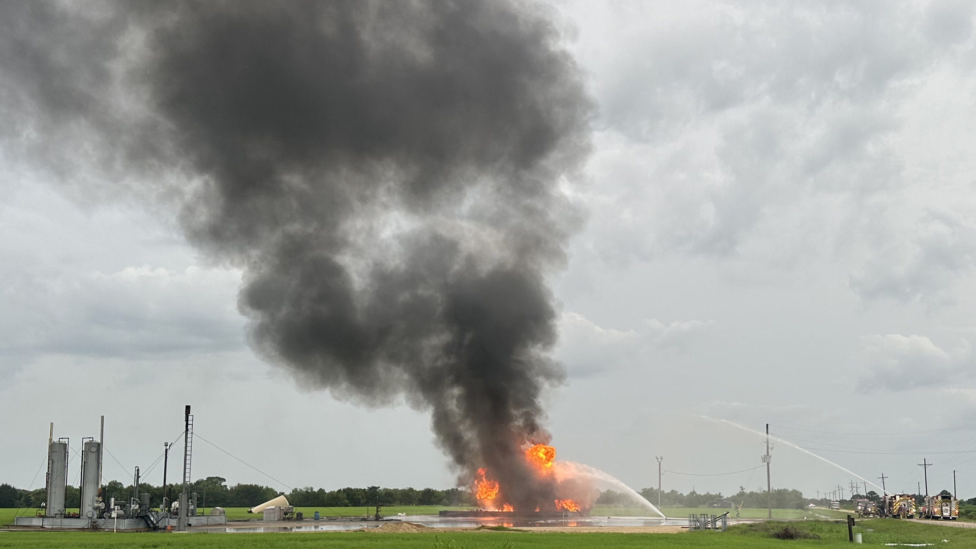 Every VFD in Chambers County fights oil storage tank fire | 12newsnow.com