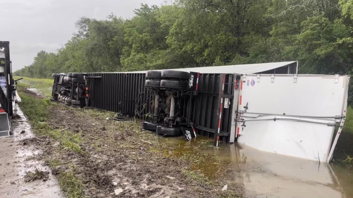 2 injured after multi-vehicle wreck involving 18-wheeler | 12newsnow.com