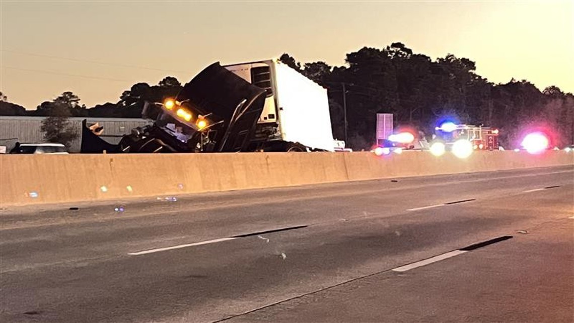Westbound lanes of IH-10 reopen after 18-wheeler wreck near Brush ...
