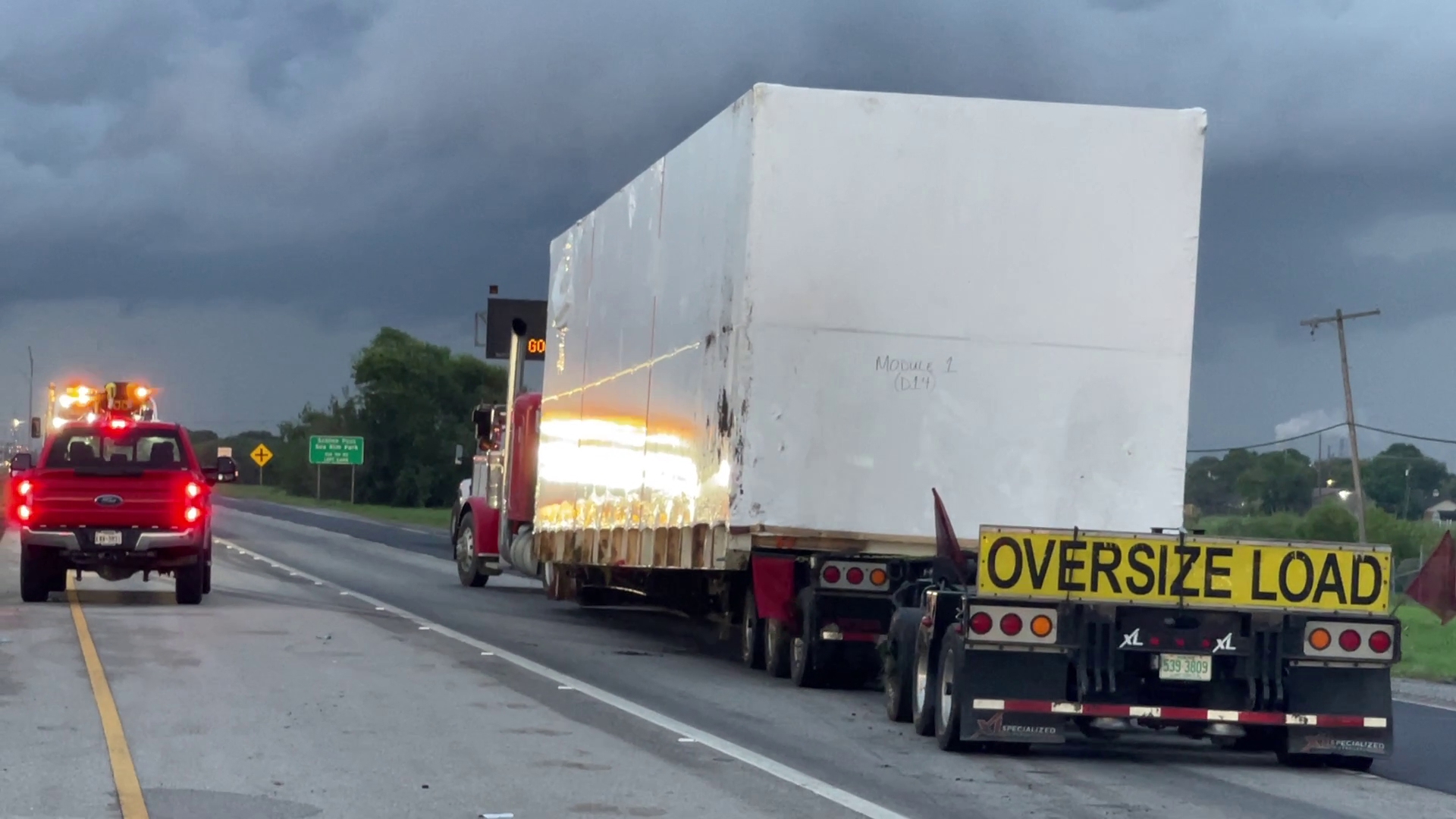 Truck gets stuck, shuts Texas Highway 73 for 12 hours | 12newsnow.com