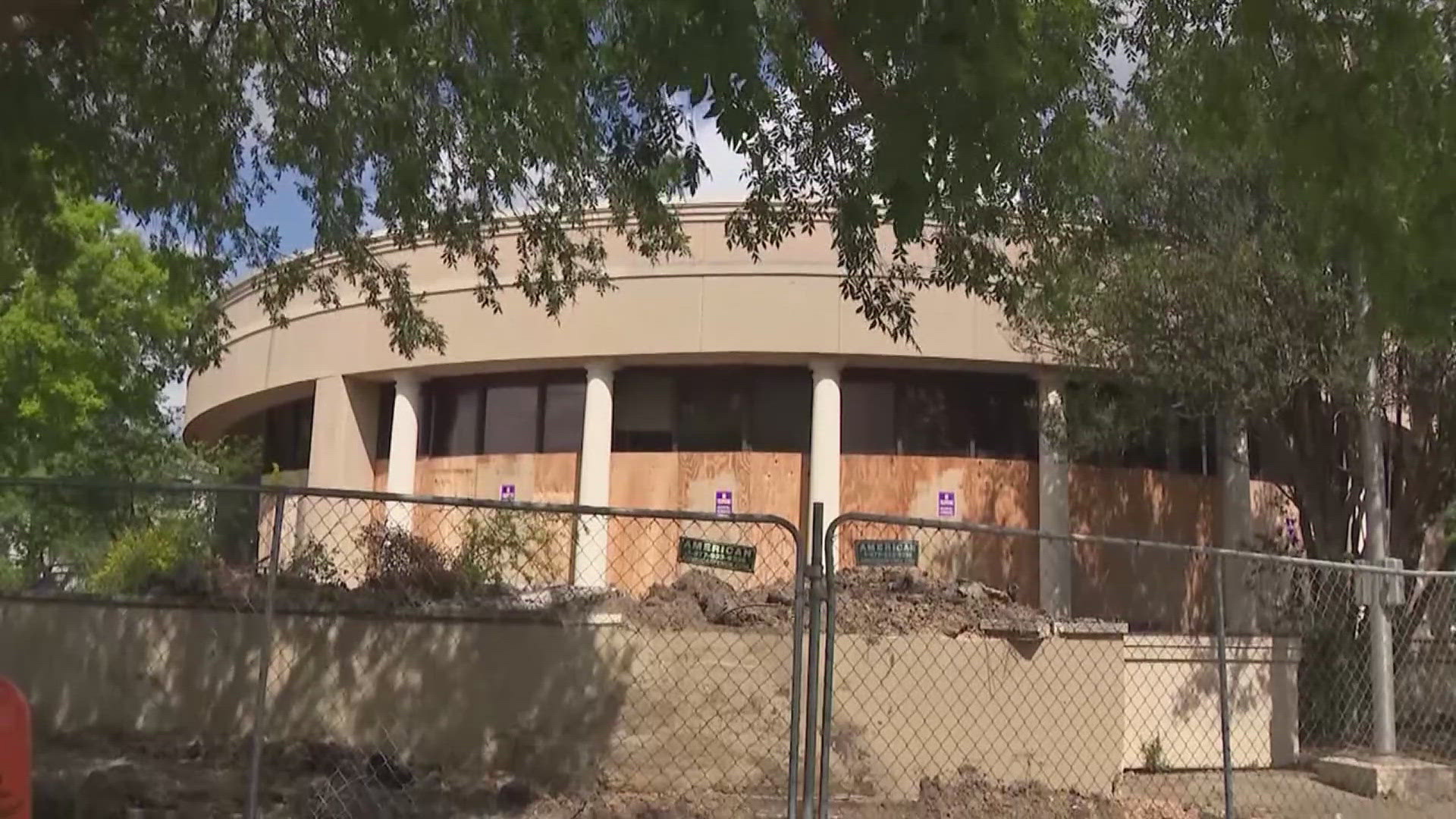 Demolition underway at abandoned southwest Houston bank building where ...