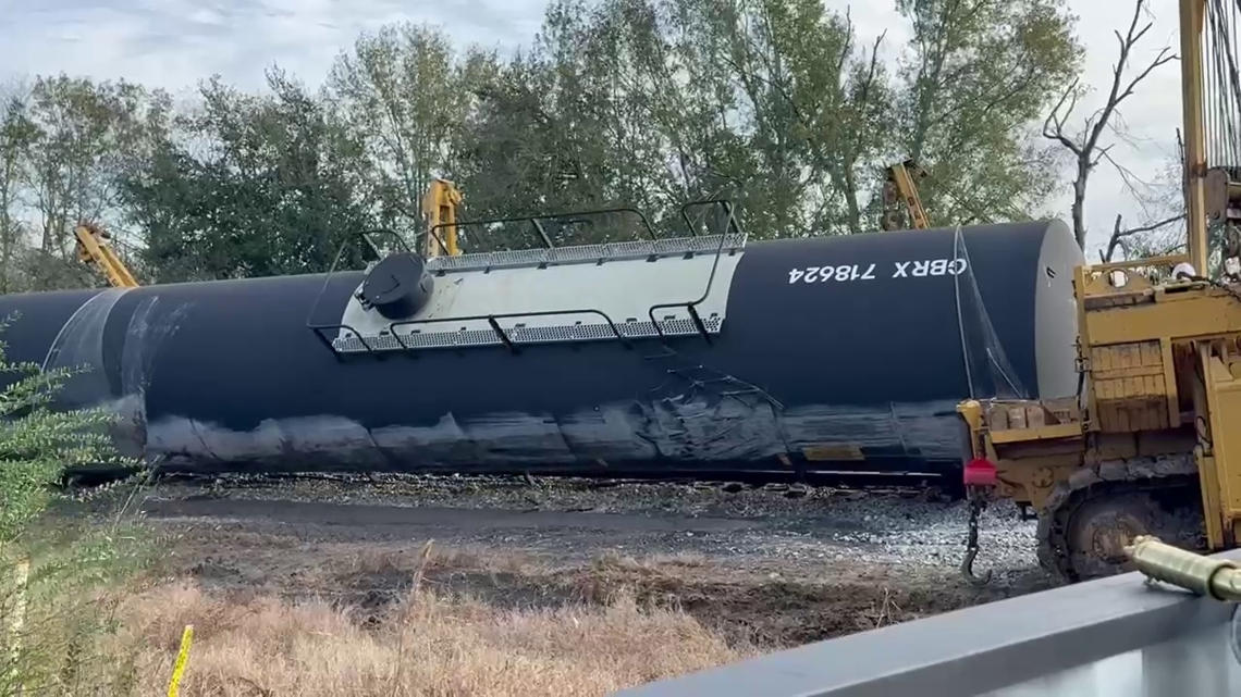 Cleanup underway after 17 Union Pacific rail cars derail in West Orange late Friday night ...