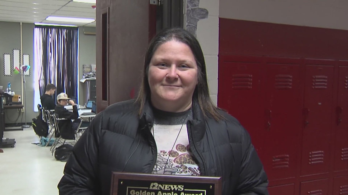Jasper ISD math teacher honored with 12News Golden Apple Award ...