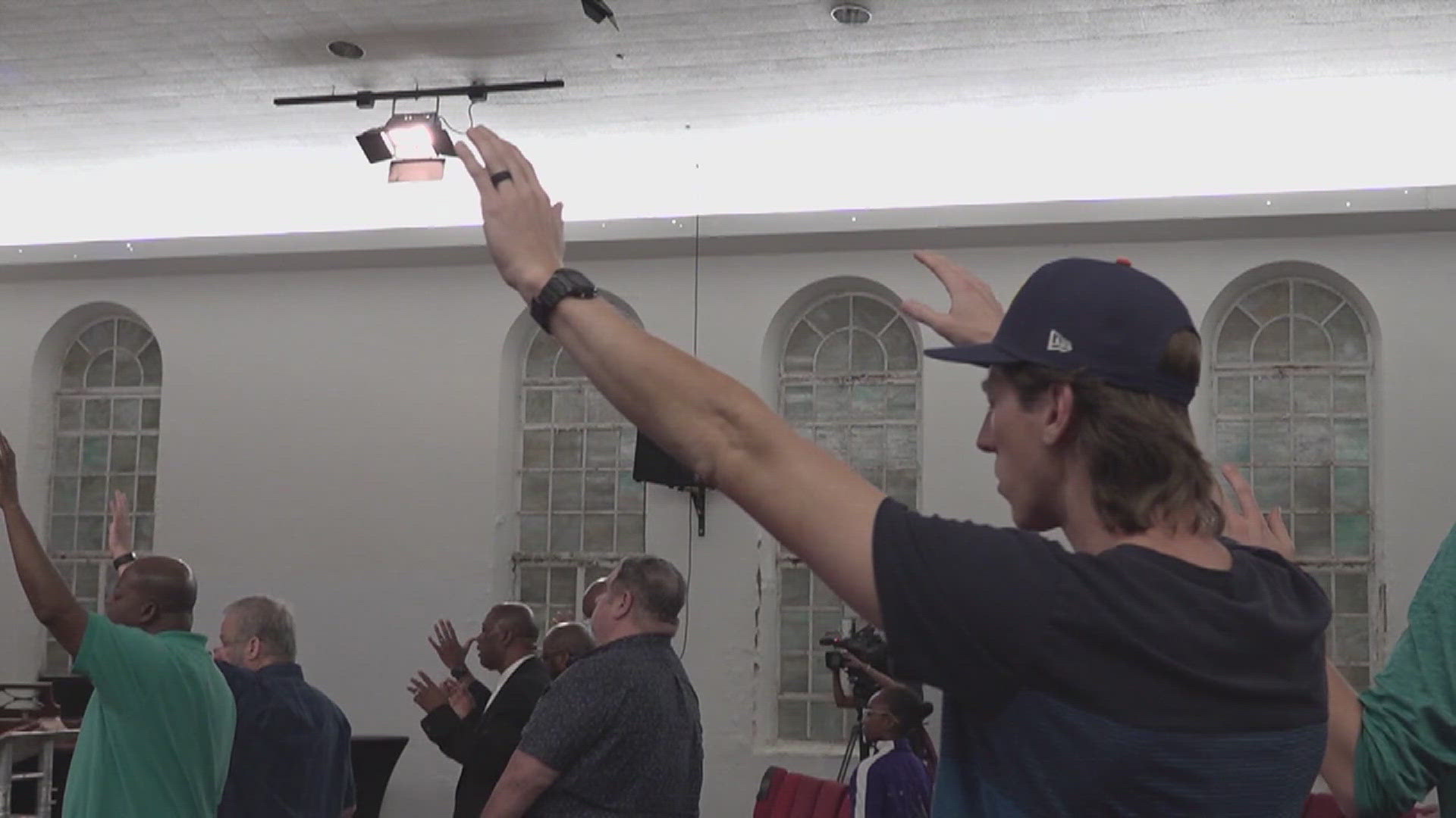 Prayer vigil against violence in Beaumont overshadowed by cross town ...