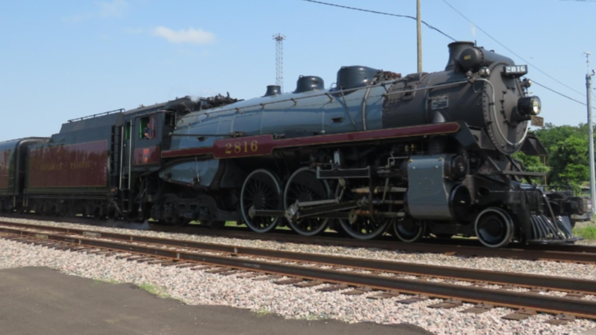 1930's steam engine passes through Southeast Texas | 12newsnow.com