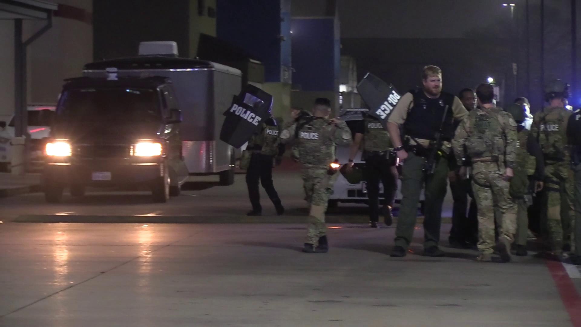 Teens caught trying to reportedly steal guns from Academy Sports ...