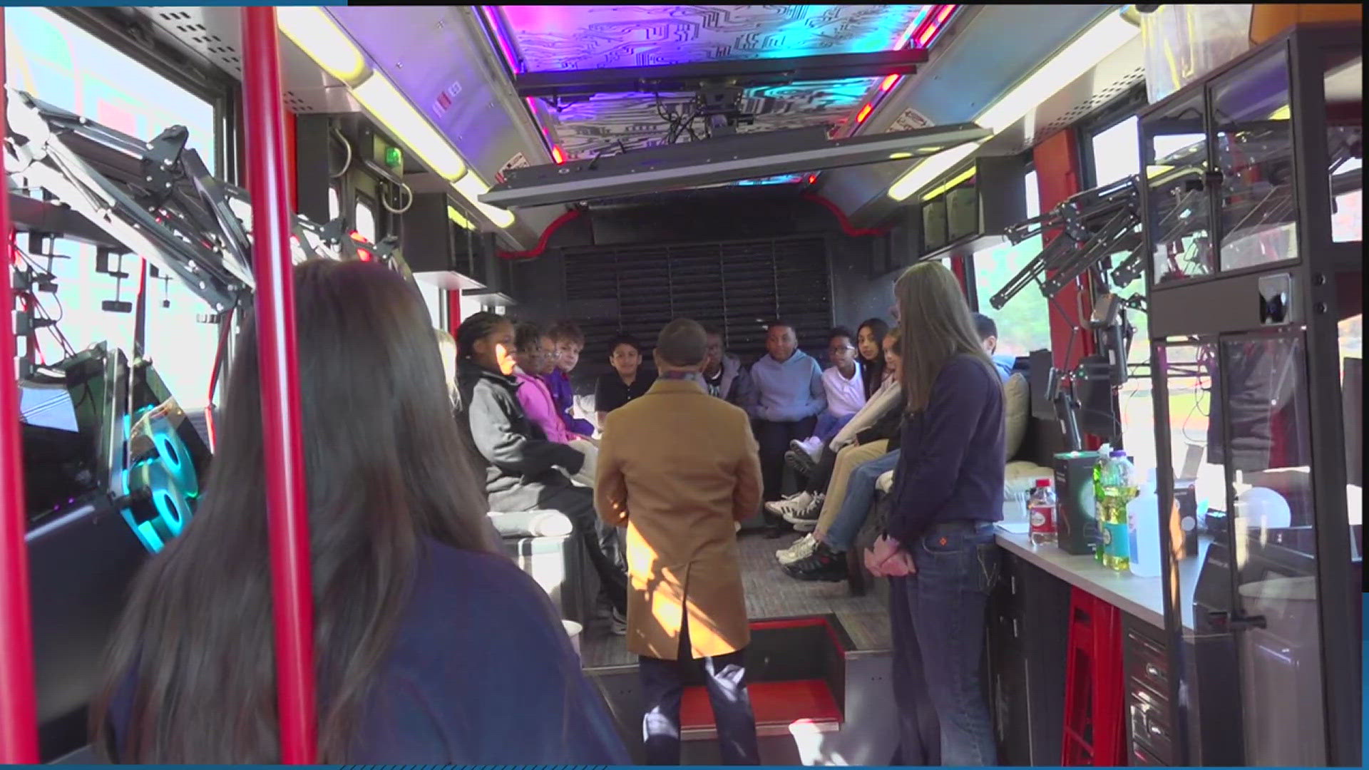 Port Arthur ISD unveils new 'S.T.E.A.M Bus' | 12newsnow.com