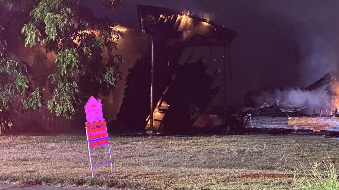 Beaumont firefighters battle blaze at former electrical warehouse ...