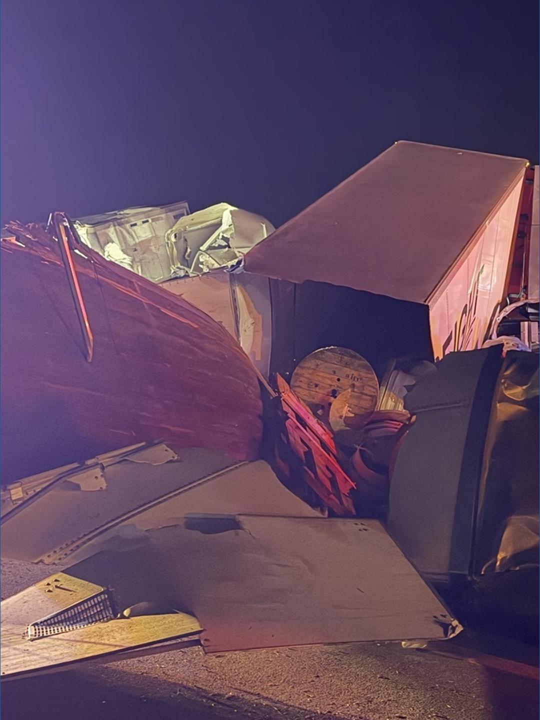 Wreck involving two 18-wheelers closes down I-10 service road near mile ...