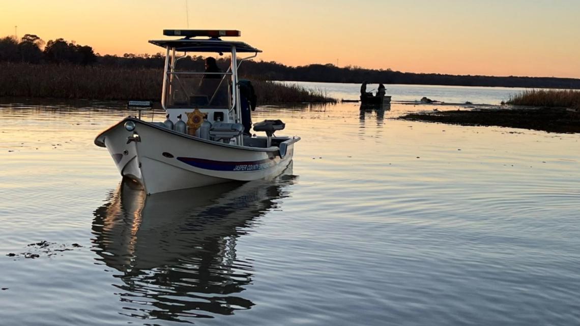 Rescuers free stranded duck hunters near Dam B after hours-long ordeal ...