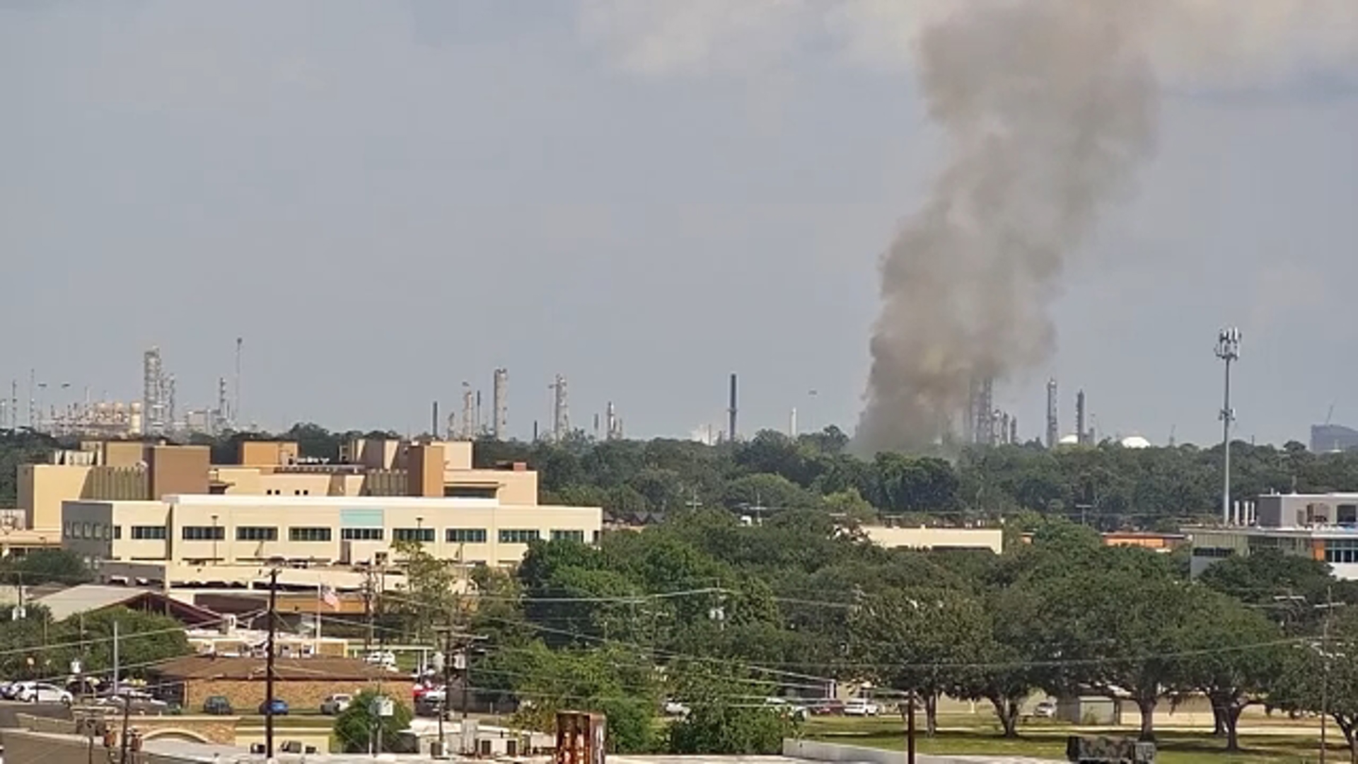 Firefighters tackle large house fire in Beaumont | 12newsnow.com
