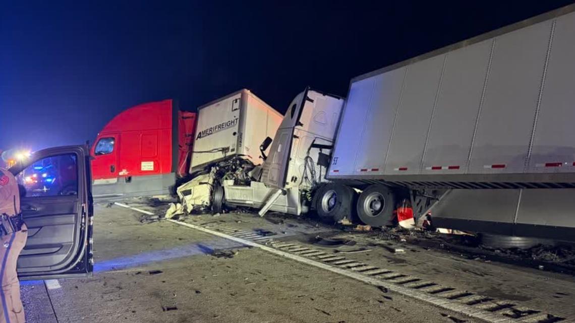 Wreck involving two 18-wheelers closes down I-10 service road near mile ...