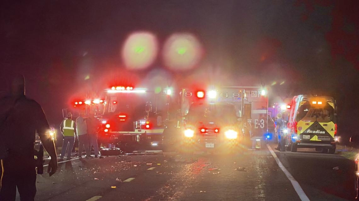Three-vehicle fatal crash shuts down State Highway 62 at Jasper–Newton ...