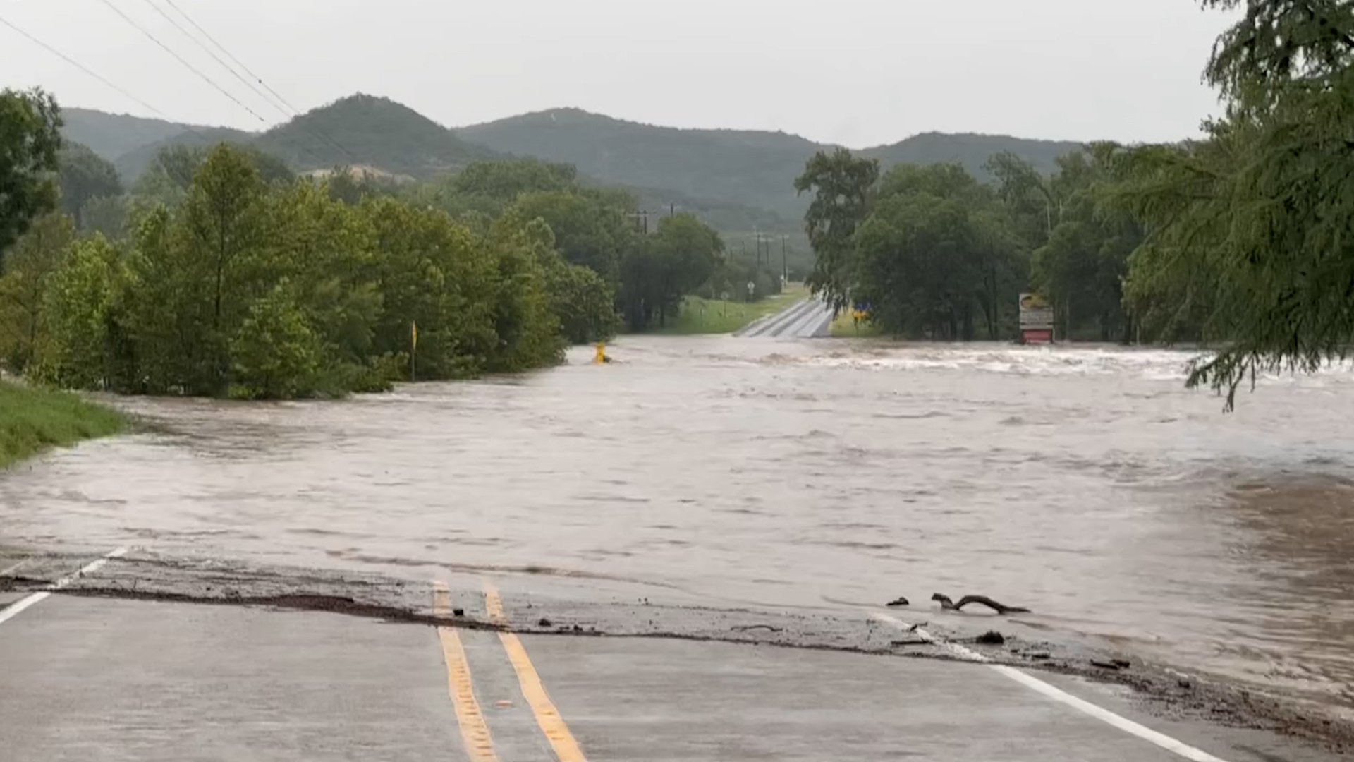 Frio River floods Uvalde County, evacuations underway | 12newsnow.com
