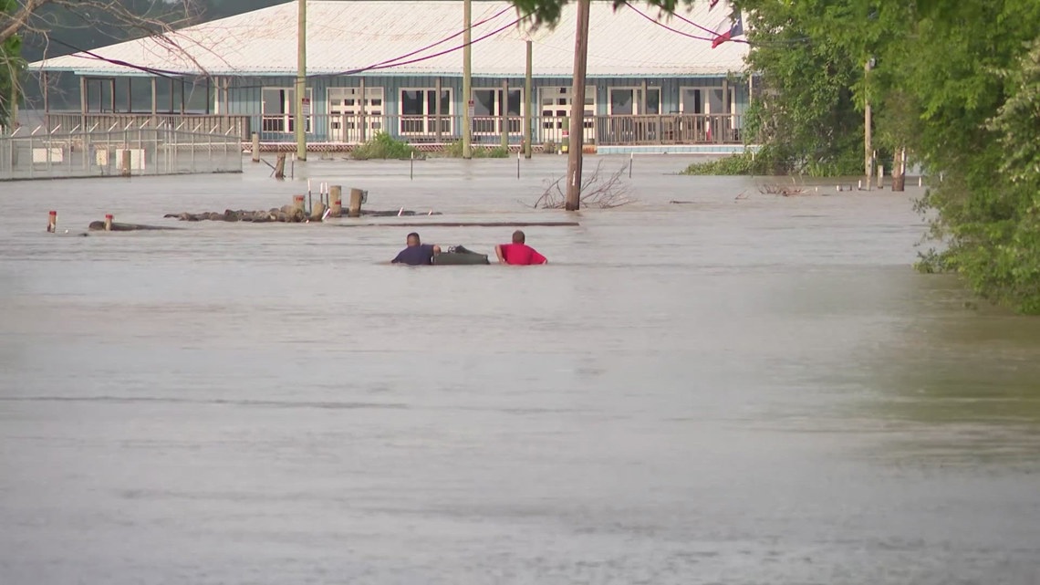 Houston-area flooding: Heavy rain causes flooding in Channelview ...