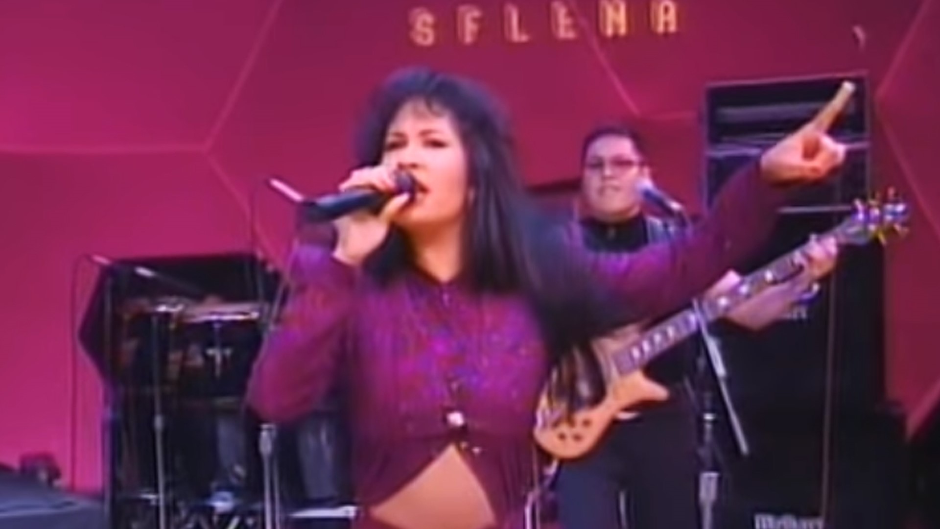 25 years ago Selena performed her last televised concert | 12newsnow.com