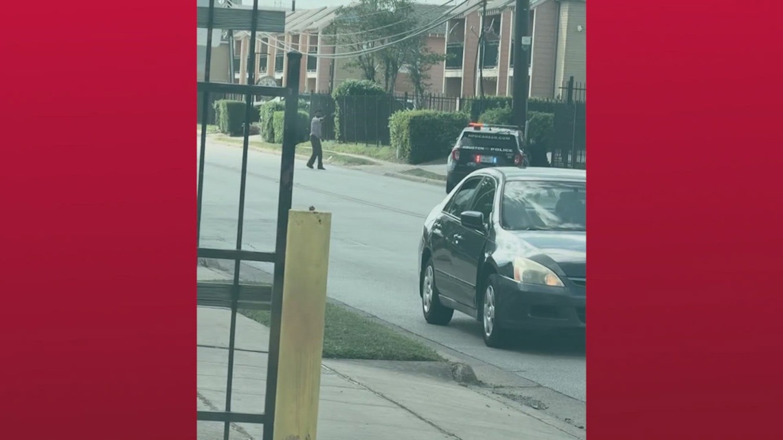 Dramatic video shows shooting between Houston police officer and man ...