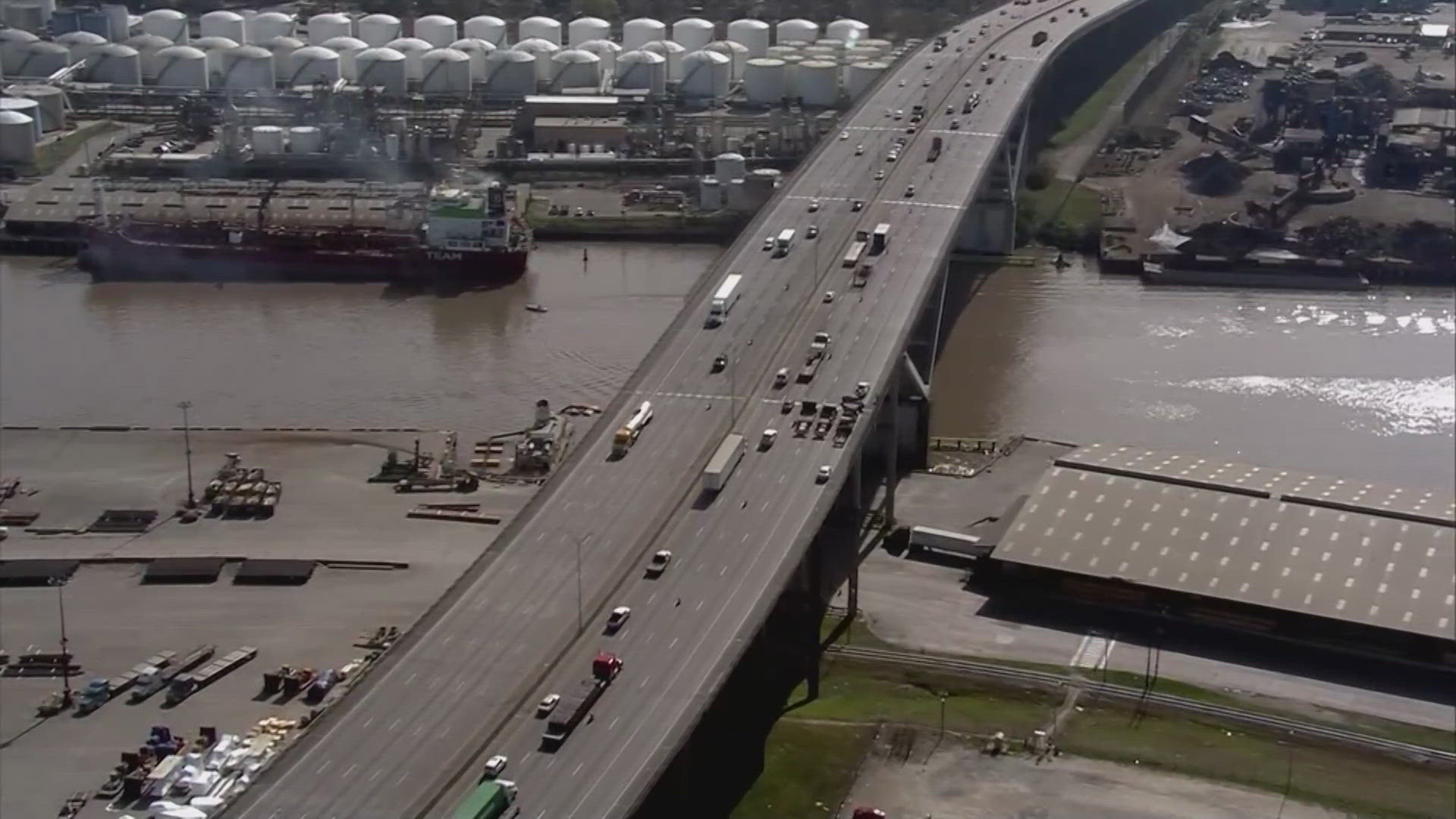 NTSB warns of vessel strike risks to Southeast Texas bridges ...