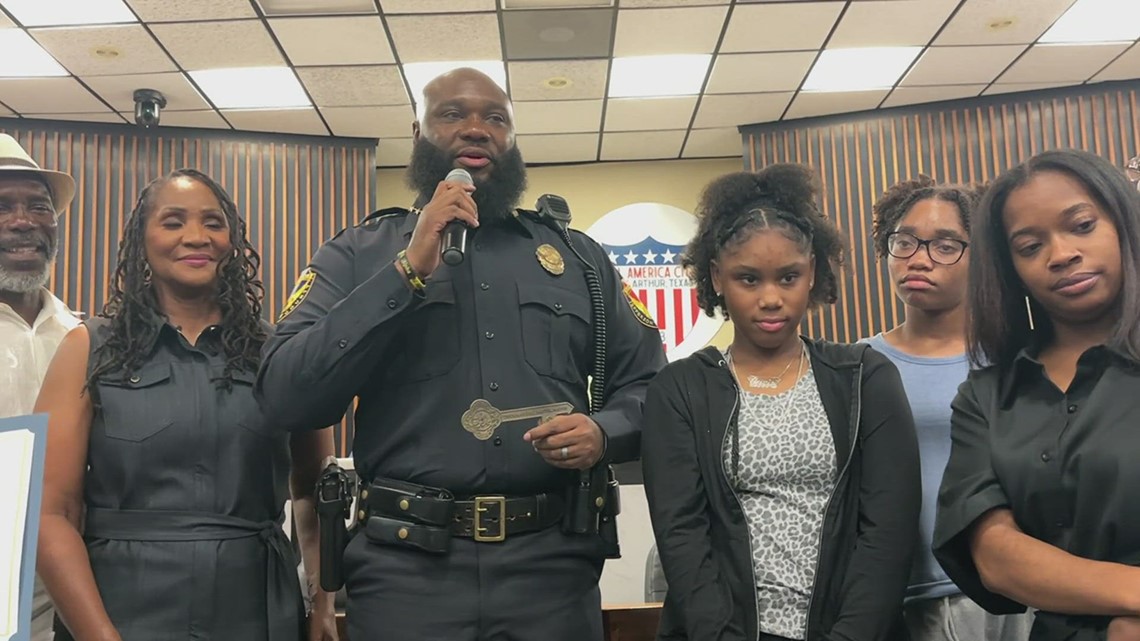 Jefferson County constable given key to City of Port Arthur | 12newsnow.com