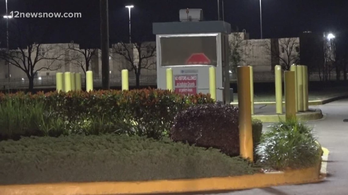 Two federal prison inmates face an addition five years after escaping ...