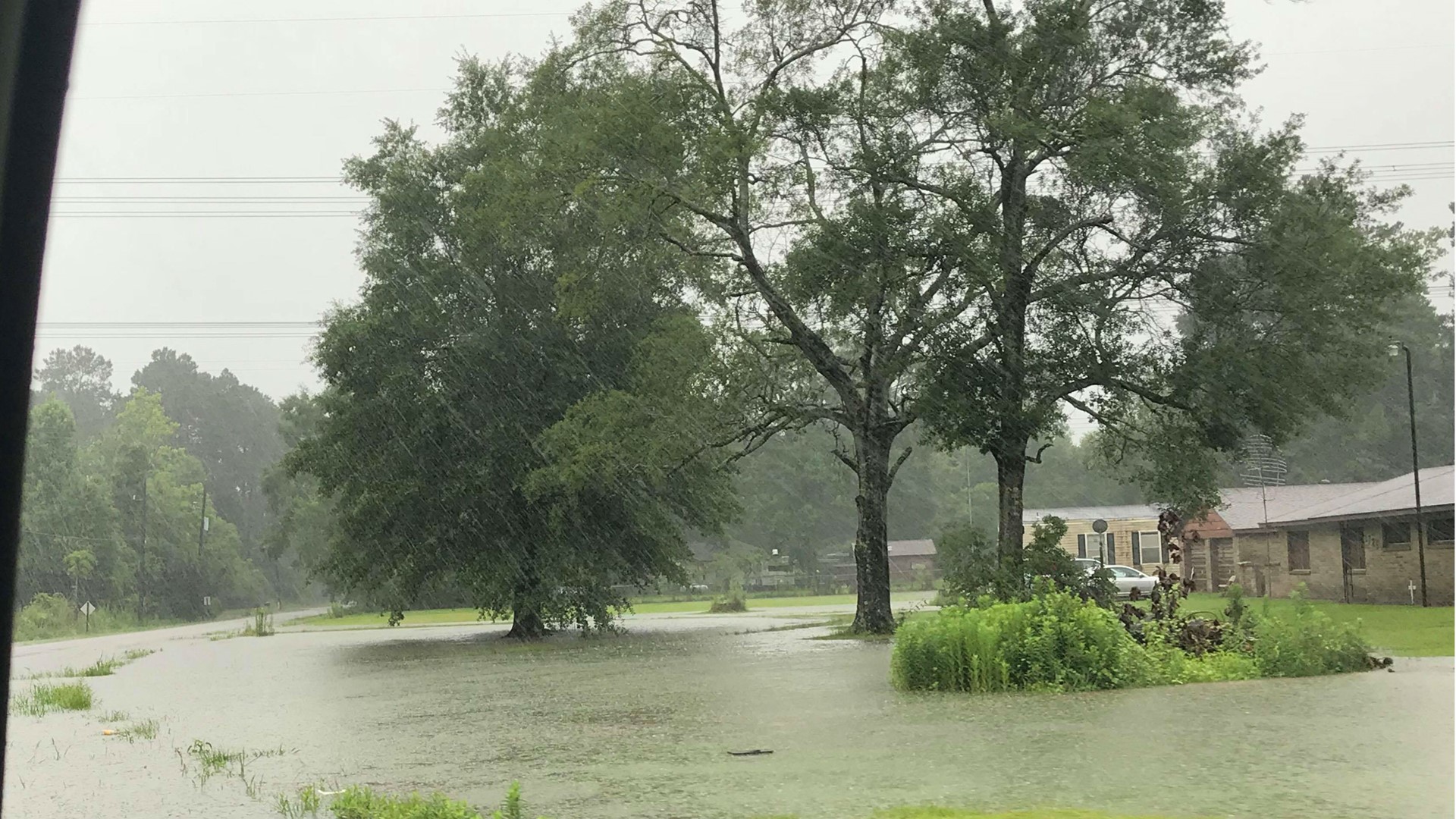 Heavy rains in Southeast Texas cause widespread flooding | 12newsnow.com