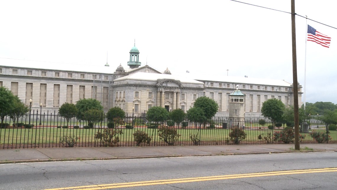 Man escapes federal prison in Atlanta to have sex | 12newsnow.com