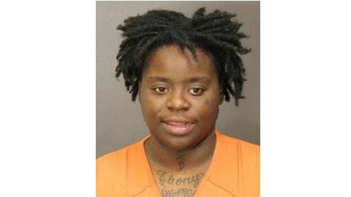 Woman throws all her clothes out car window, runs away naked from ...