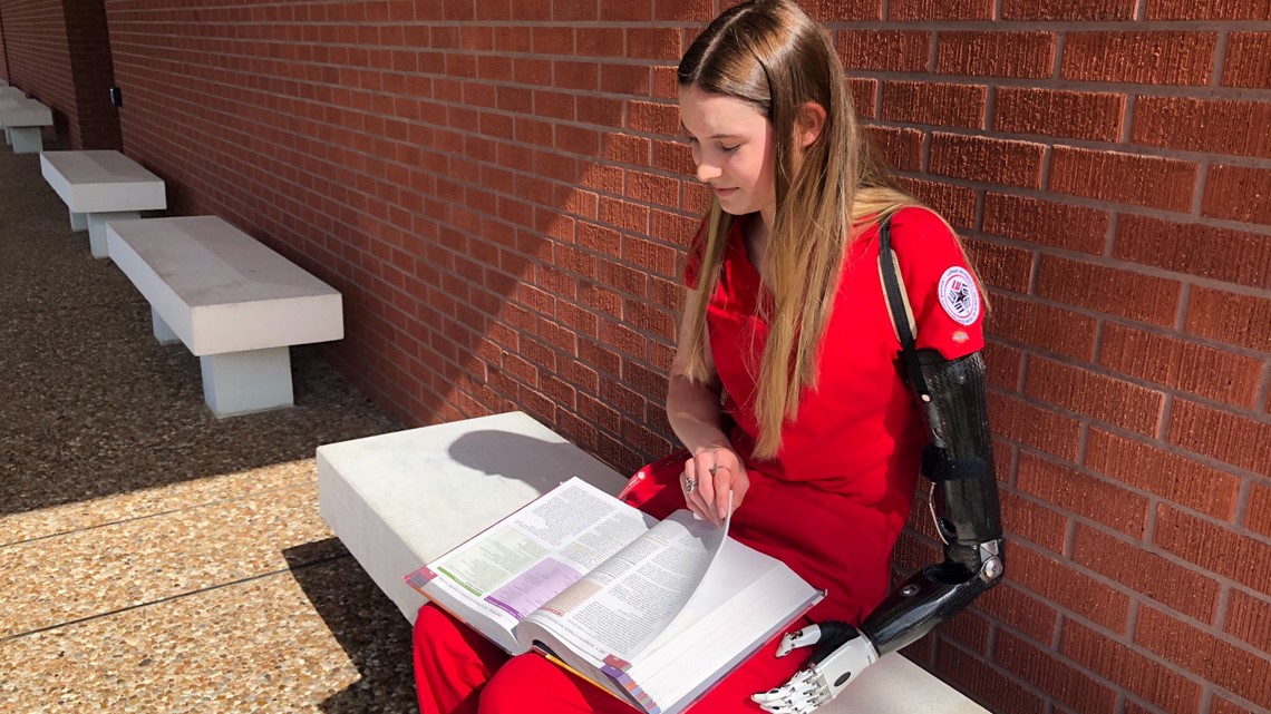Nurse with one arm graduates from Lamar University | 12newsnow.com