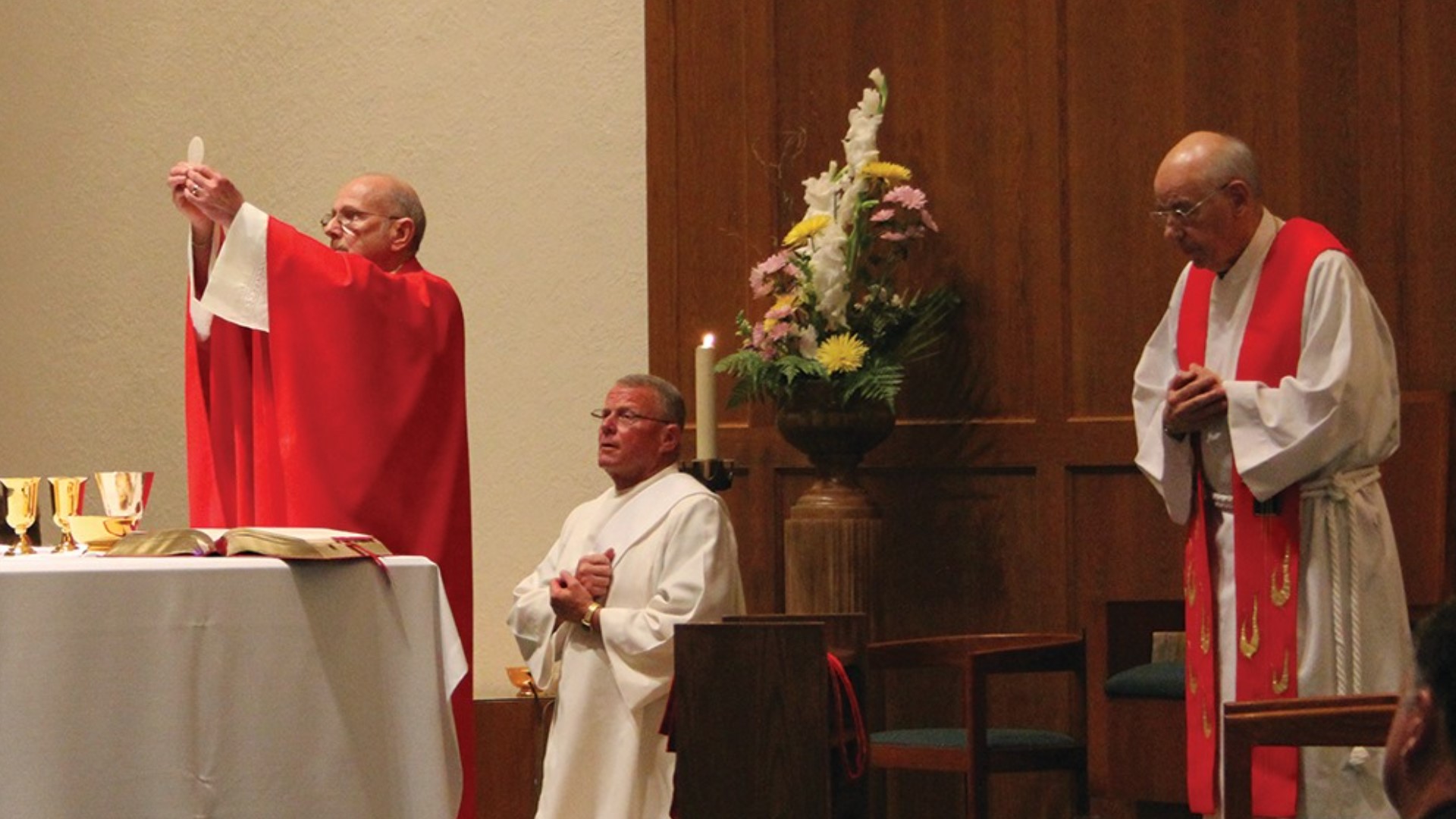 Beaumont Monsignor Ken Greig dies at 80 | 12newsnow.com