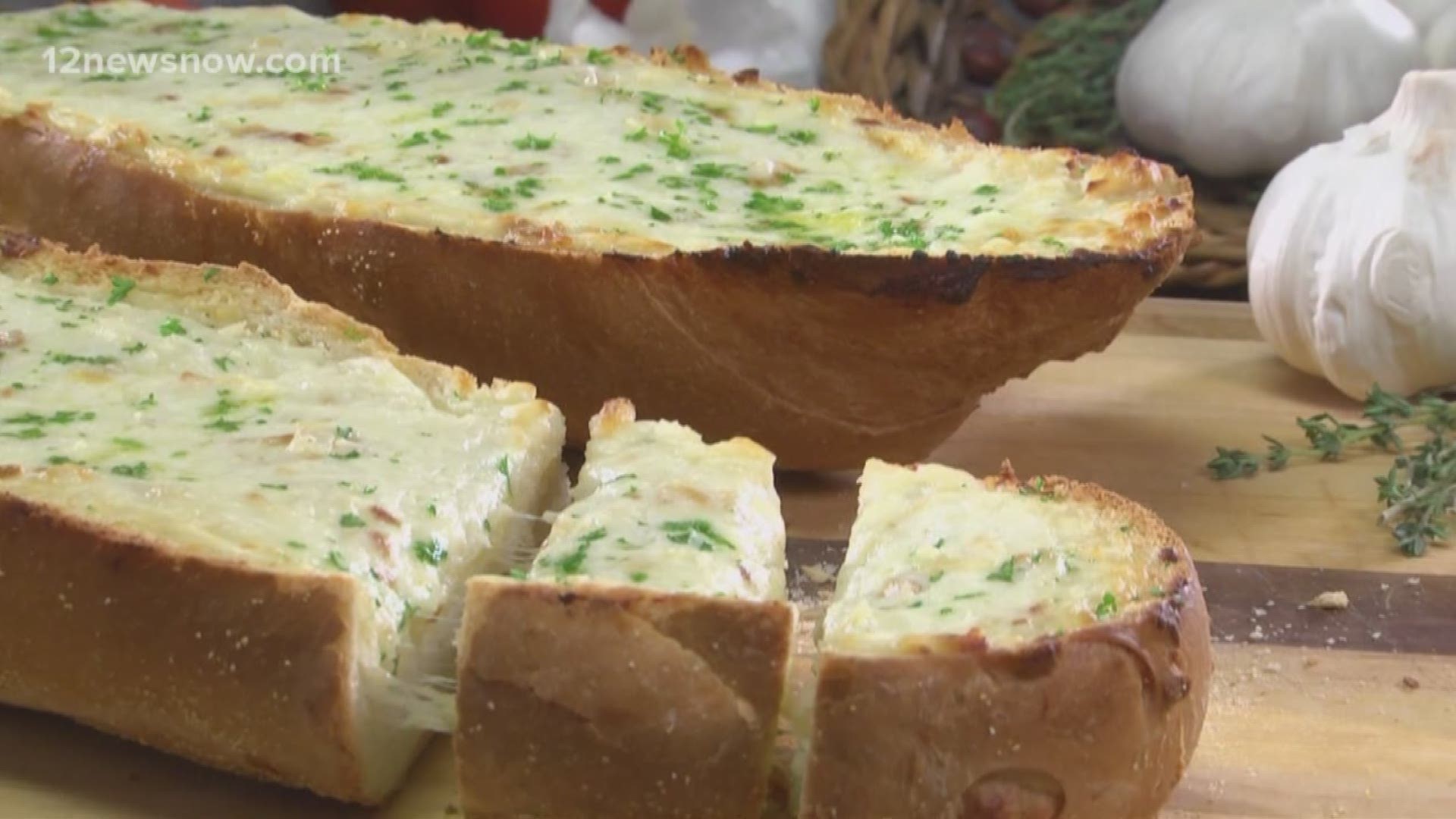 Mr. Food makes Three Cheese Garlic Bread | 12newsnow.com