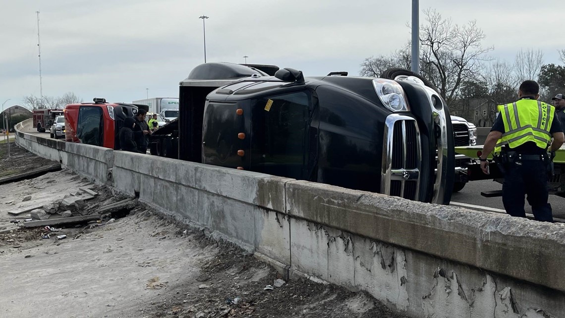 Wreck ties up traffic along westbound IH-10 in Beaumont | 12newsnow.com