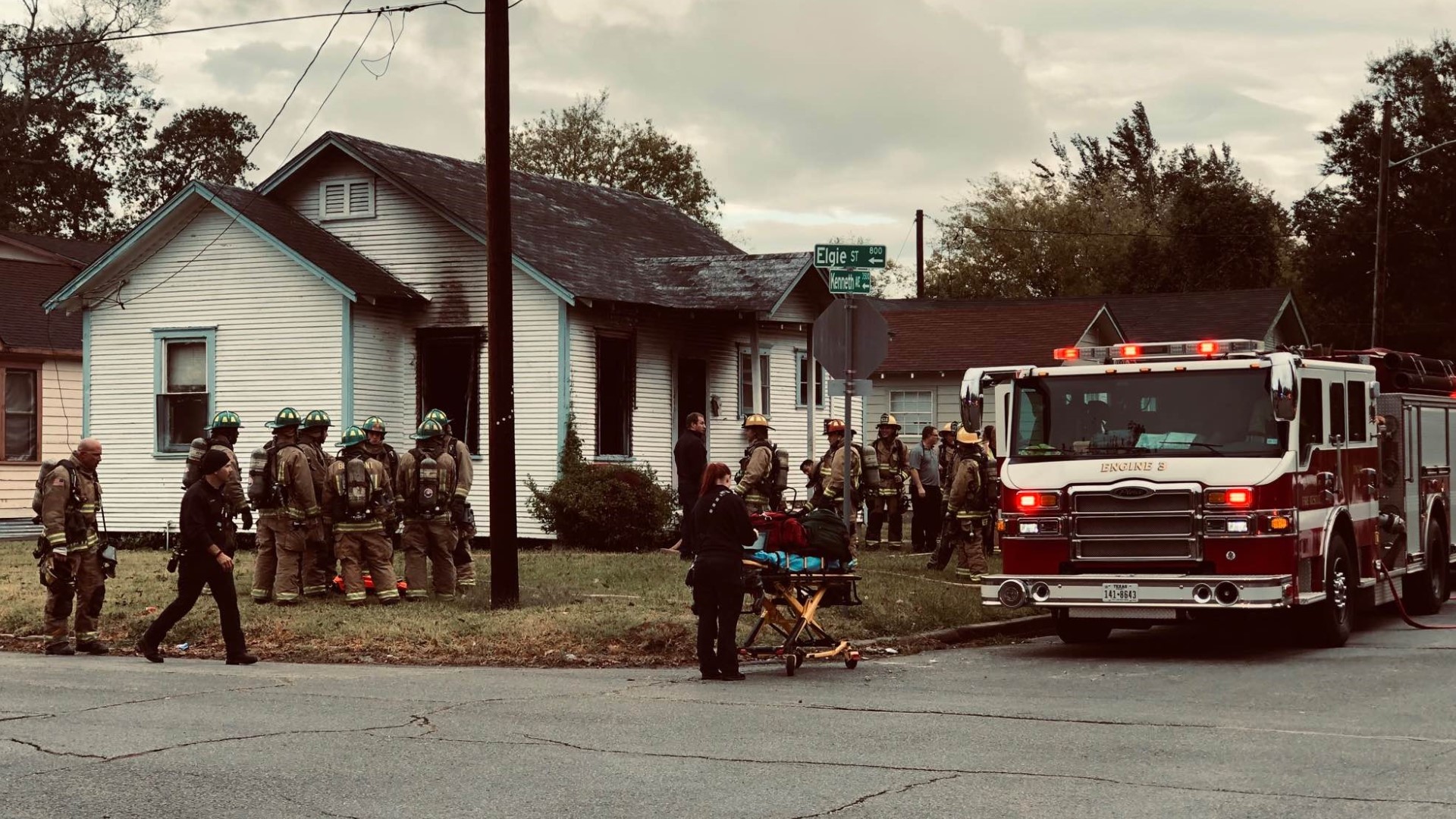 Resident climbs out window to escape house fire in Beaumont | 12newsnow.com