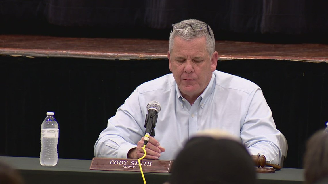 Uvalde mayor resigns, citing 'unexpected medical issues' | 12newsnow.com