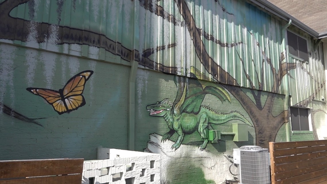 Beaumont apartment complex has new mural | 12newsnow.com