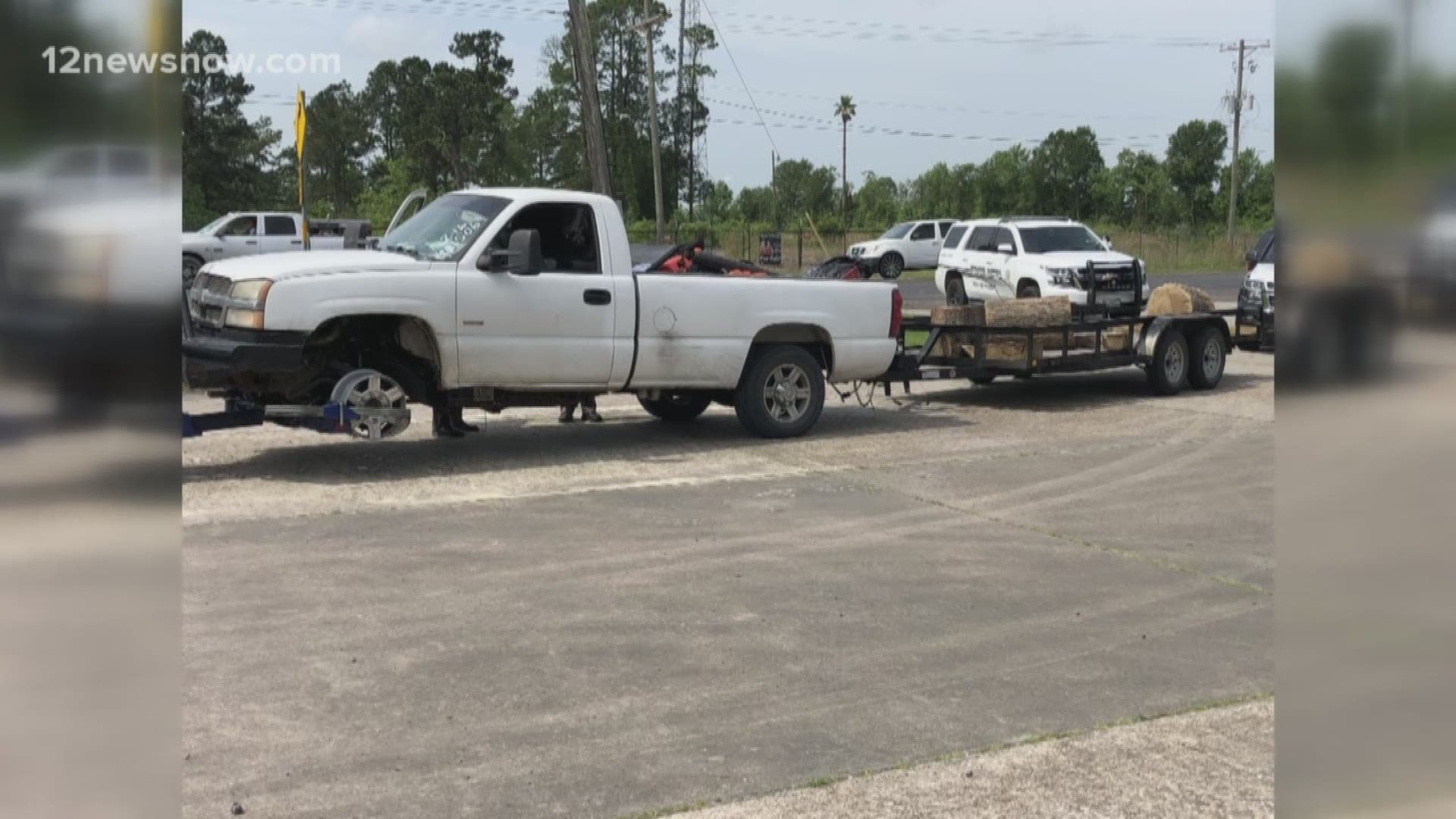Pickup pulling trailer leads officers, deputies on high-speed chase ...