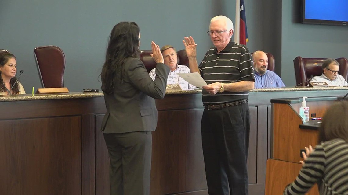 New Port Neches Police chief officially sworn in | 12newsnow.com