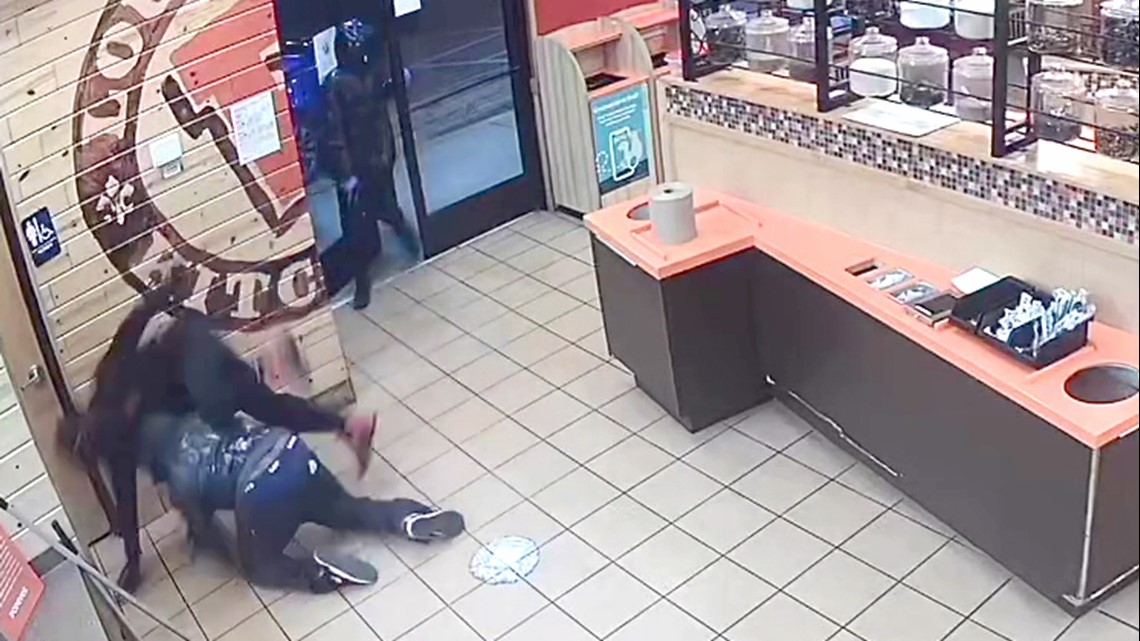 RAW: Robbers slip, slide, fall over each other during NY Eve robbery at ...